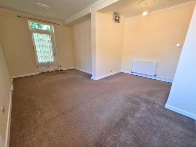 3 bedroom maisonette to rent