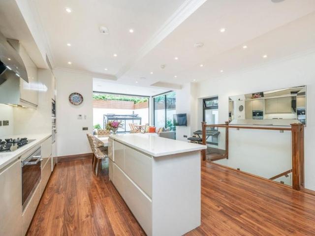 3 bedroom maisonette to rent