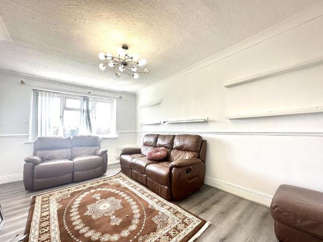 3 bedroom maisonette to rent