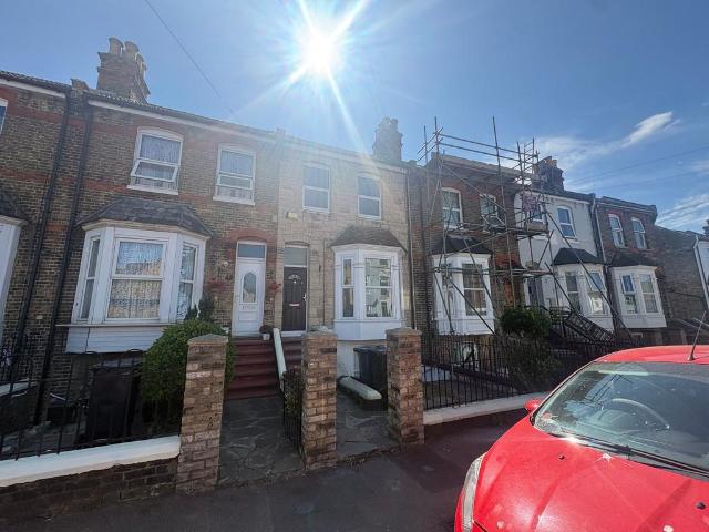 3 bedroom maisonette to rent