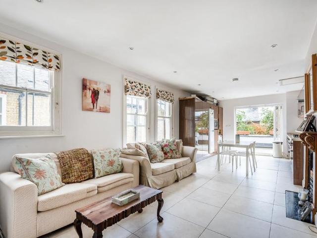 3 bedroom maisonette to rent