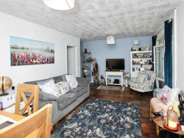 3 bedroom maisonette to rent