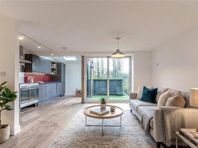 3 bedroom maisonette to rent