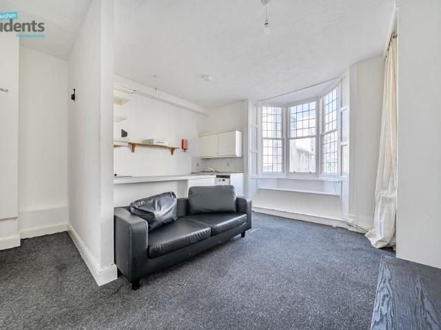 3 bedroom maisonette to rent