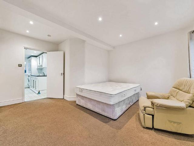 3 bedroom maisonette to rent