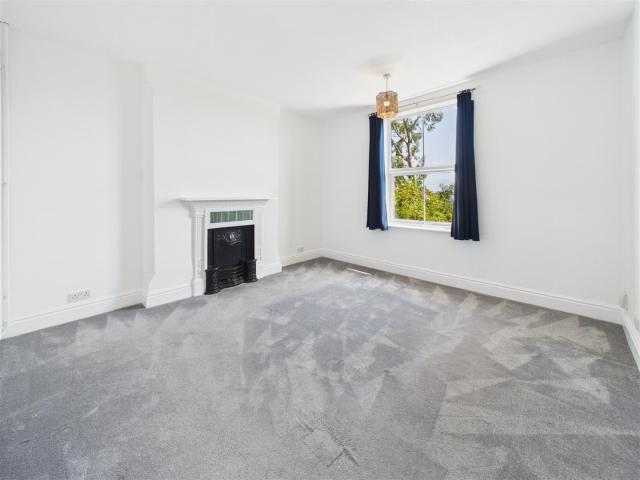 3 bedroom Maisonette to rent