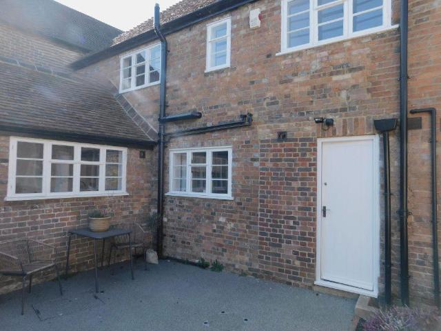 3 bedroom maisonette to rent