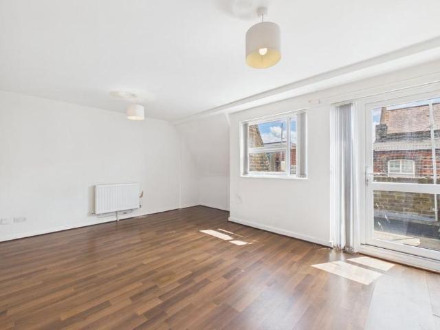 3 bedroom maisonette to rent