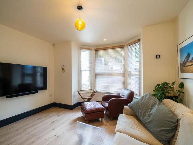 3 bedroom maisonette to rent