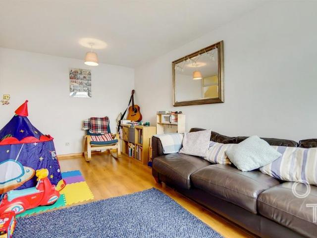 3 bedroom maisonette to rent