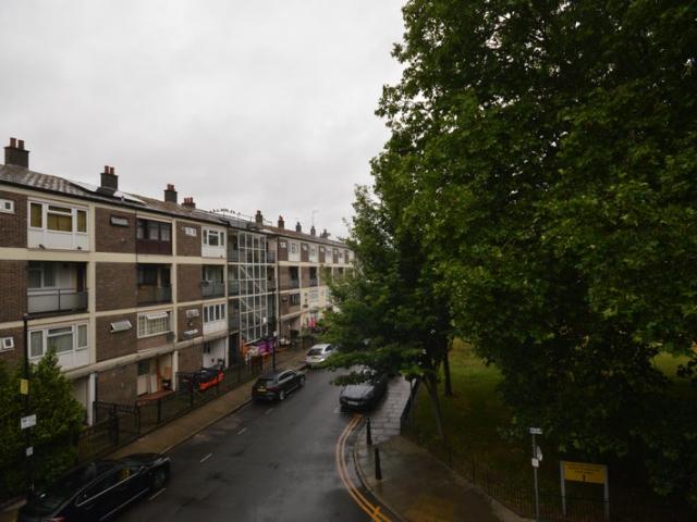 3 Bedroom Maisonette E14