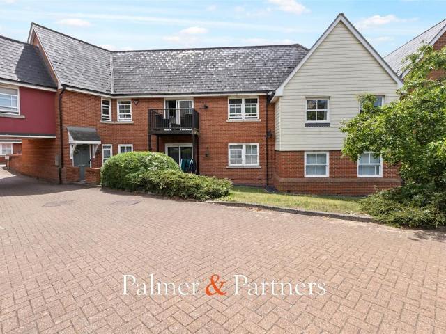 3 bedroom maisonette for sale