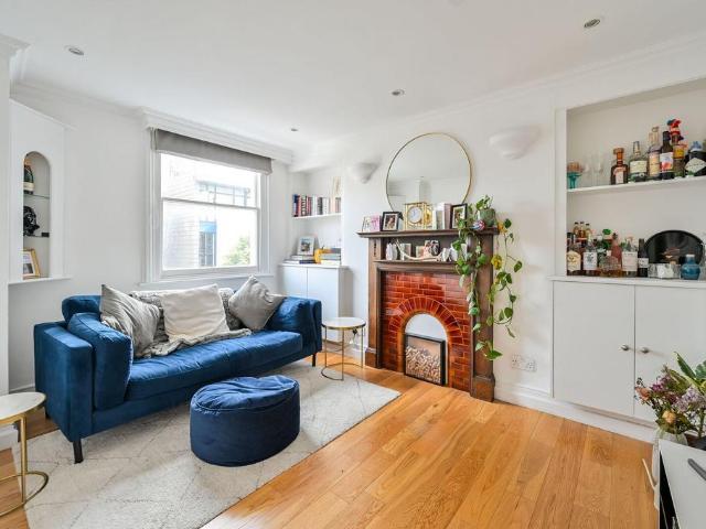 3 bedroom maisonette for sale