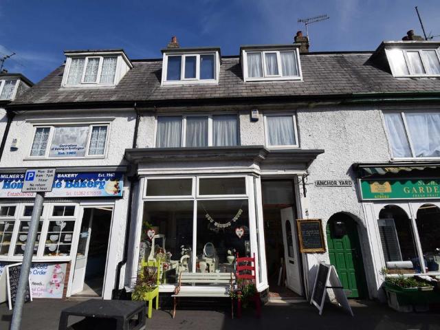 3 bedroom maisonette for sale