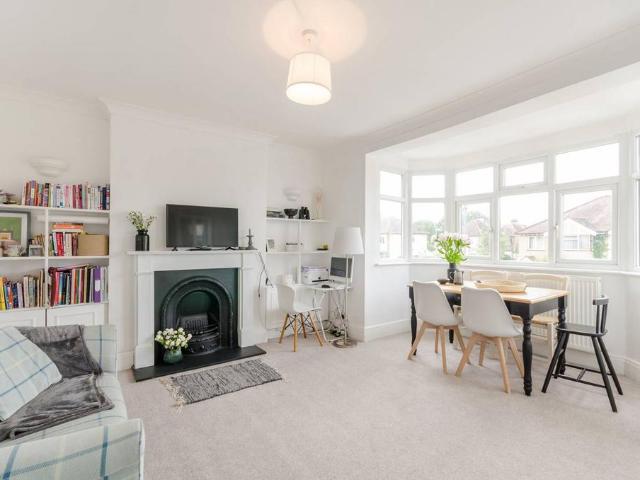 3 bedroom maisonette for sale