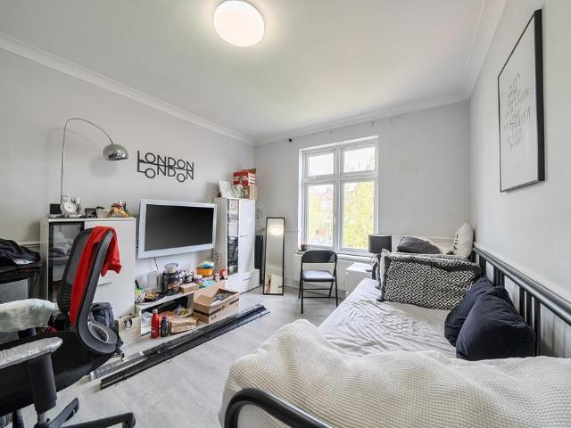 3 bedroom maisonette for sale