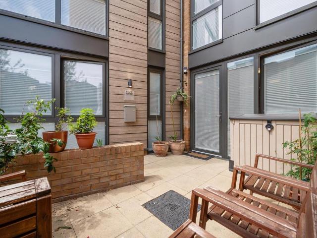 3 bedroom maisonette for sale