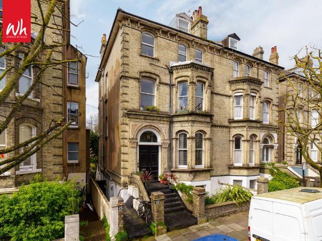 3 bedroom maisonette for sale