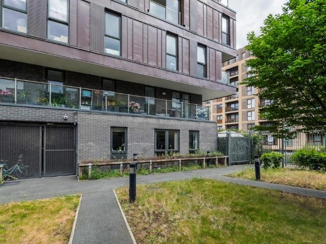 3 bedroom maisonette for sale
