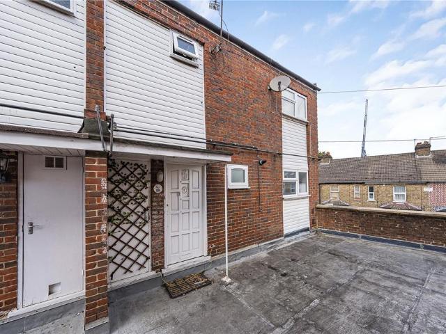 3 bedroom maisonette for sale