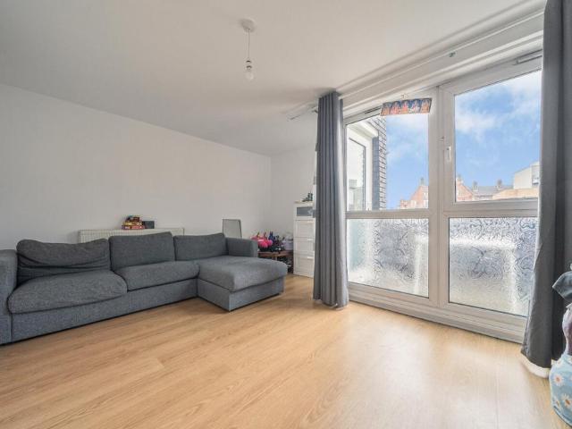 3 bedroom maisonette for sale