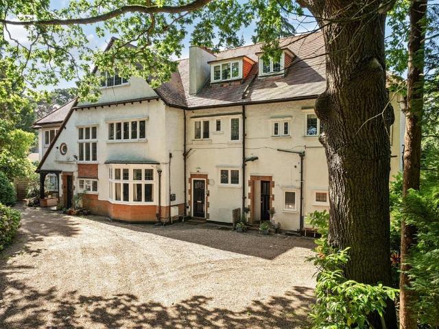 3 bedroom maisonette for sale