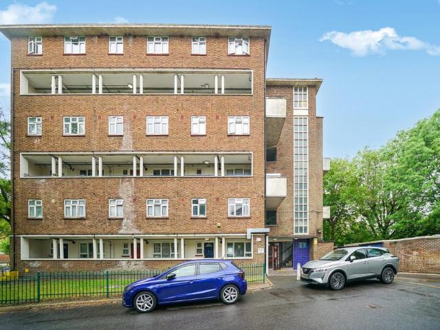 3 bedroom maisonette for sale