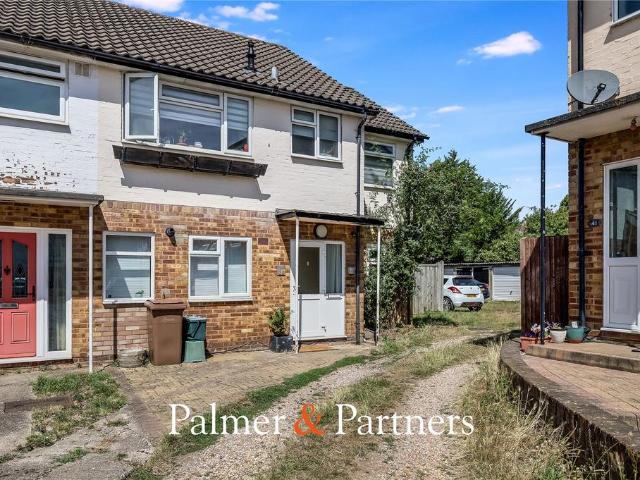 3 bedroom maisonette for sale
