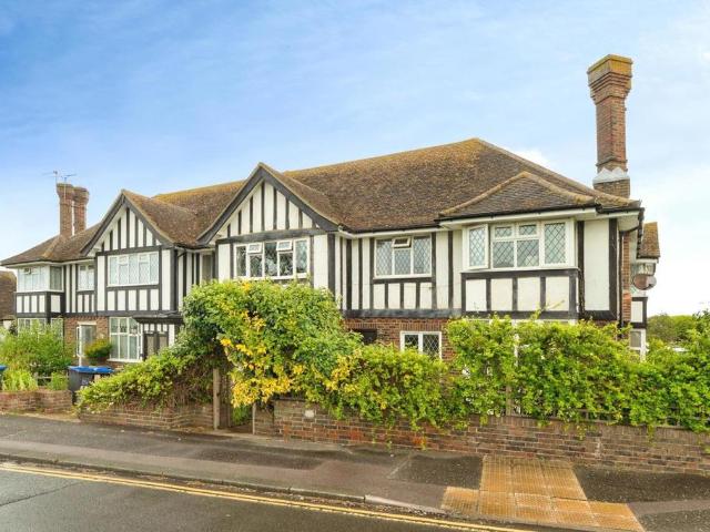3 bedroom maisonette for sale