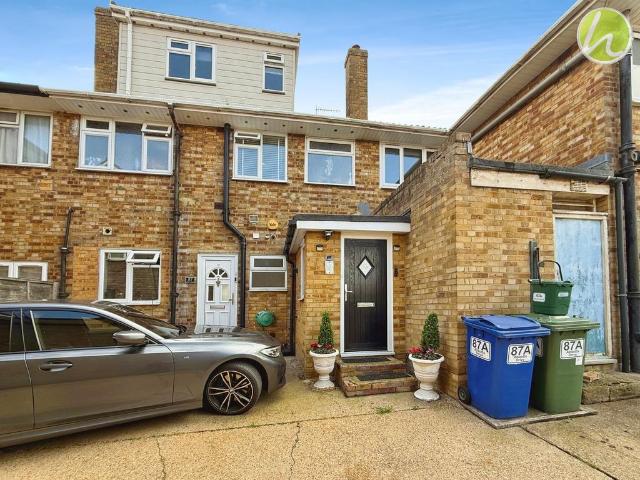 3 bedroom maisonette for sale