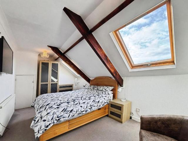 3 bedroom maisonette for sale
