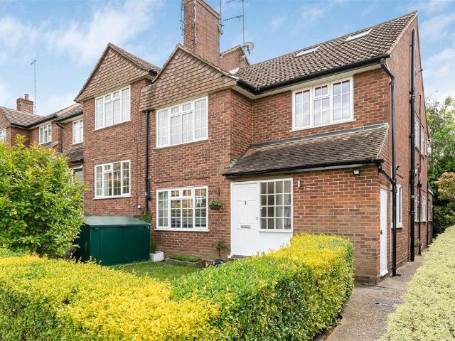 3 bedroom maisonette for sale