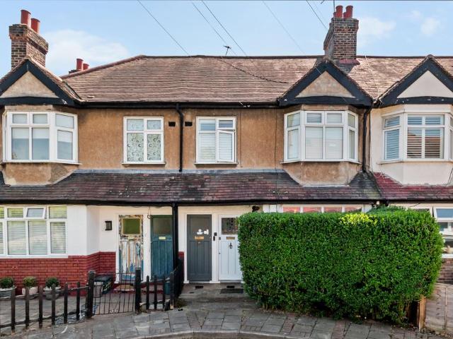 3 bedroom maisonette for sale