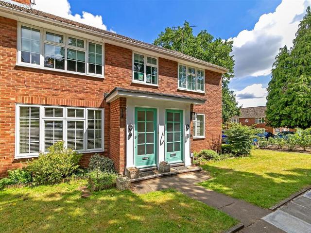 3 bedroom maisonette for sale