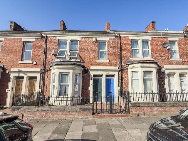 3 bedroom maisonette for sale