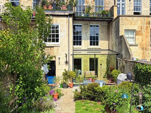 3 bedroom maisonette for sale