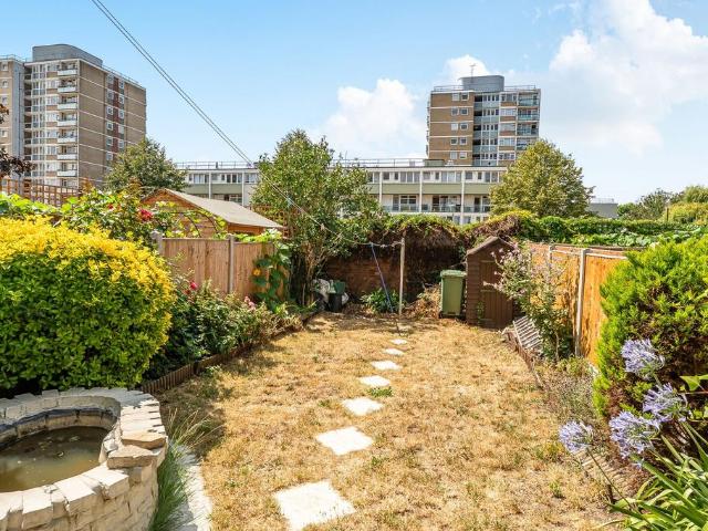 3 bedroom maisonette for sale