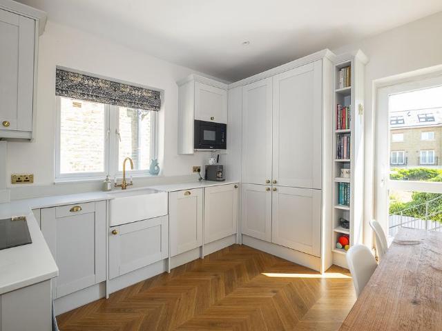 3 bedroom maisonette for sale