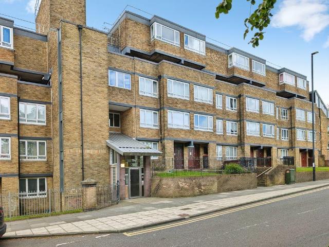 3 bedroom maisonette for sale