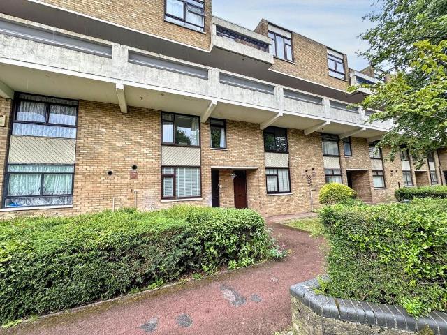 3 bedroom maisonette for sale