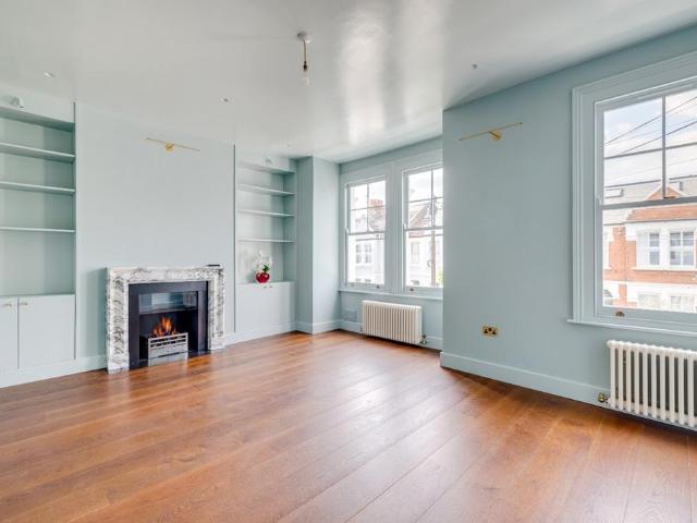 3 bedroom maisonette for sale