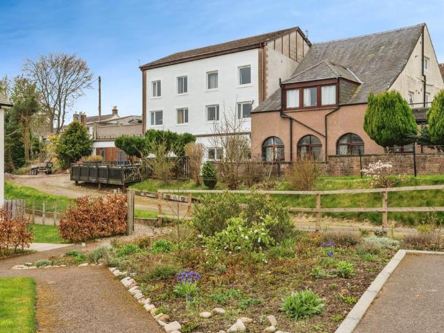 3 bedroom maisonette for sale