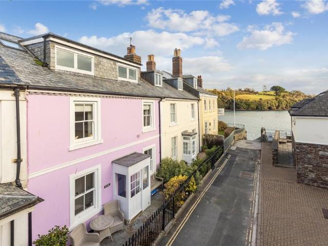 3 bedroom maisonette for sale
