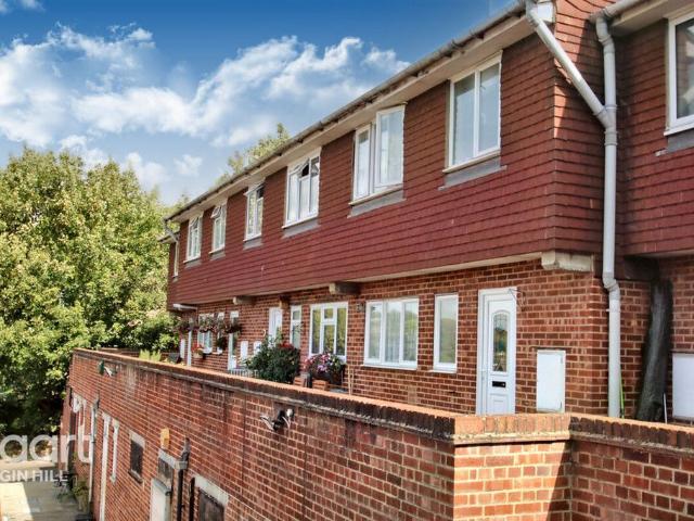 3 bedroom maisonette for sale