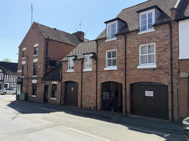 3 bedroom maisonette for sale