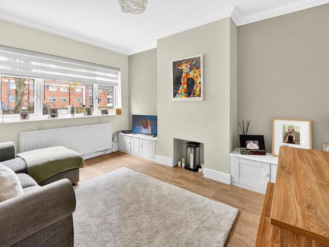 3 bedroom maisonette for sale