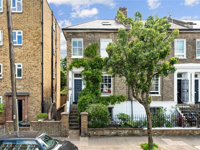 3 bedroom maisonette for sale
