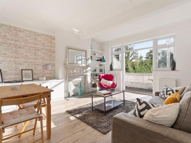 3 bedroom maisonette for sale