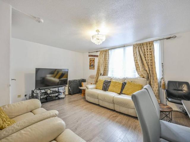 3 bedroom maisonette for sale