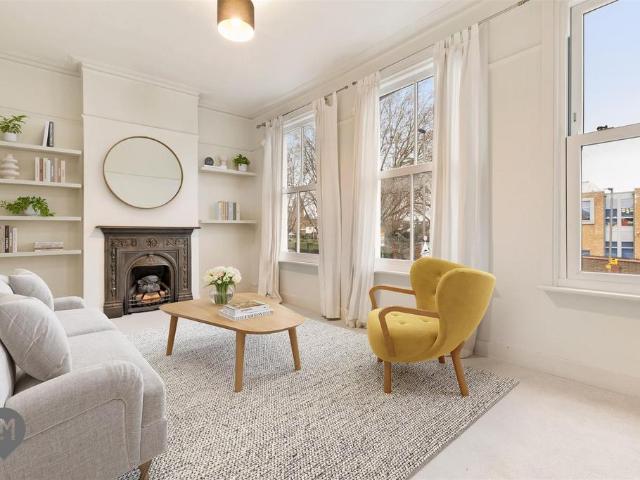 3 bedroom maisonette for sale